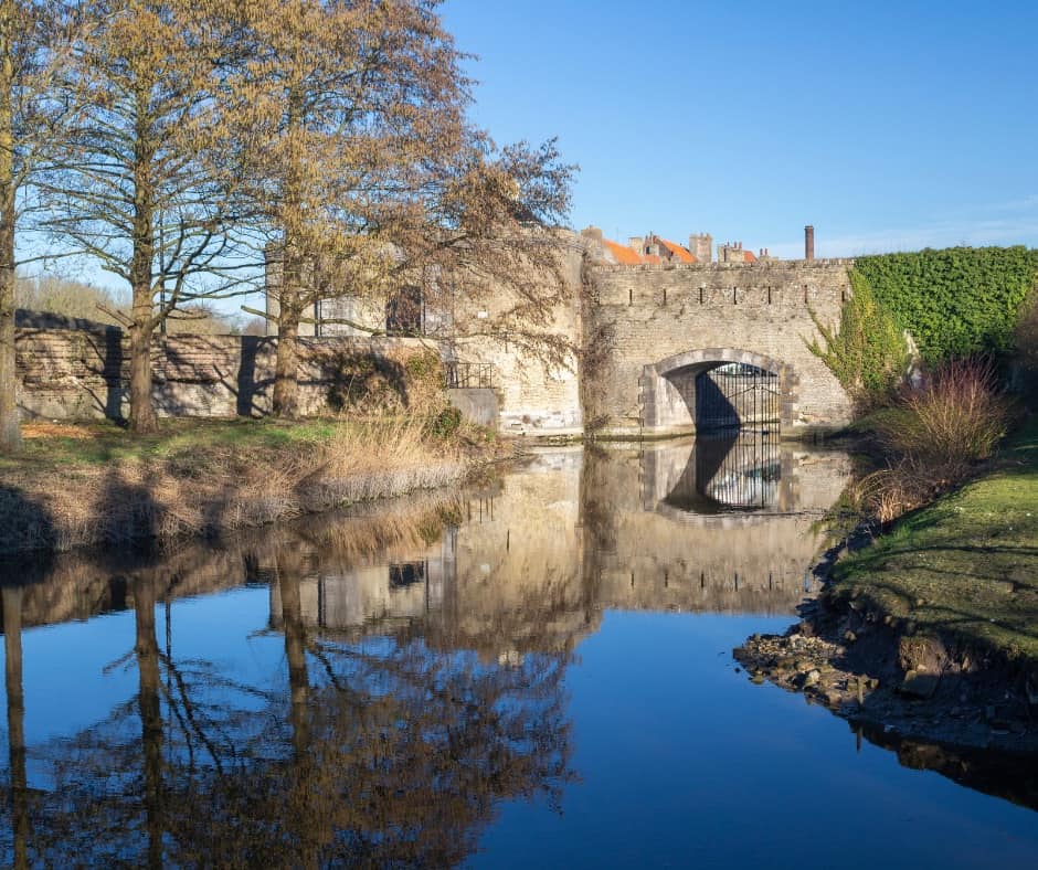A day out in Bergues - The Velvet Runway