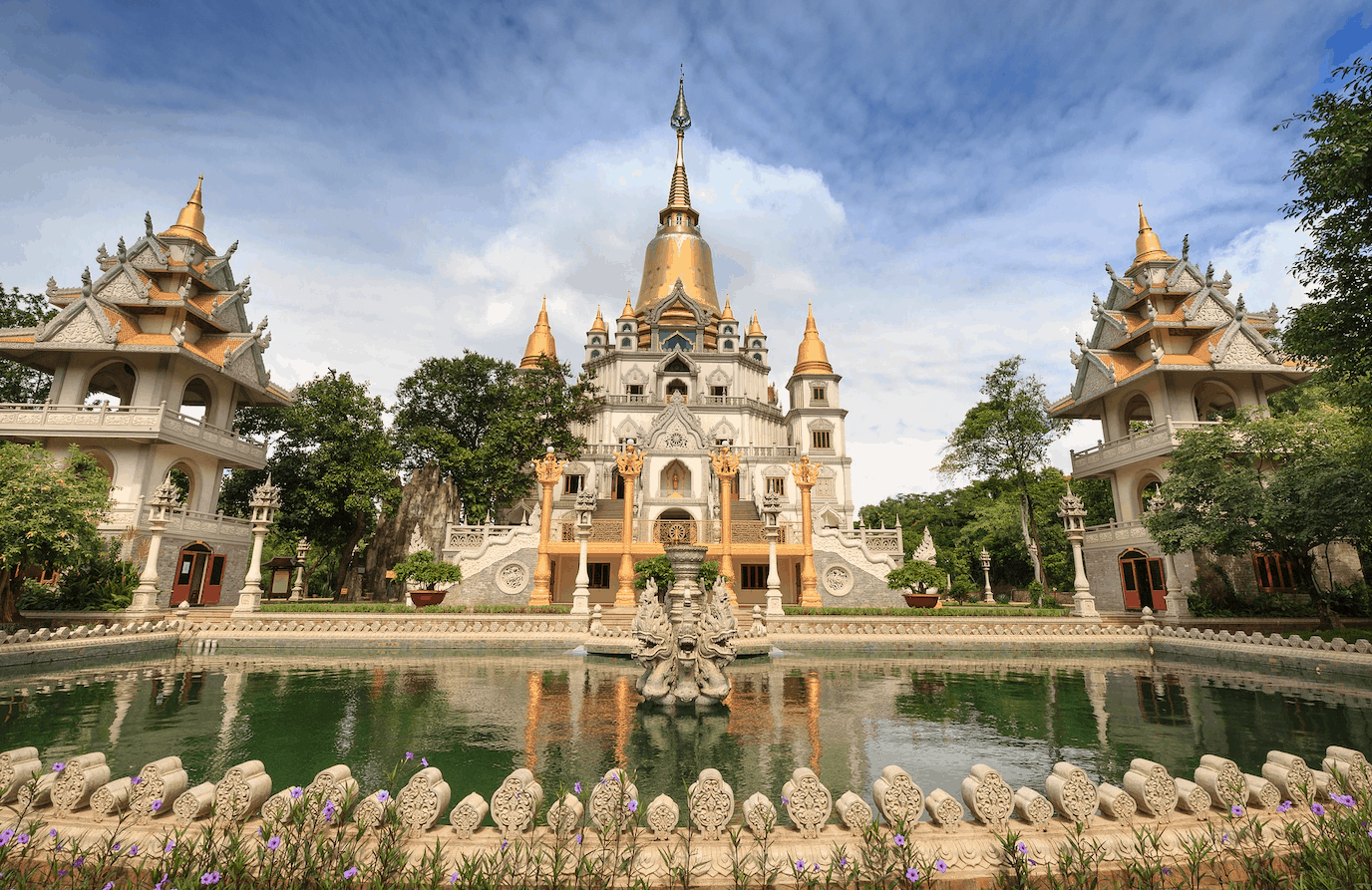 A Guide to the Best Temples in Vietnam - The Velvet Runway