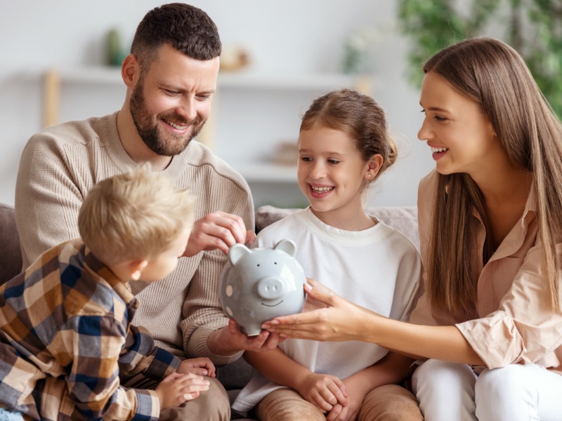 What are the best ways to save as a family? - The Velvet Runway