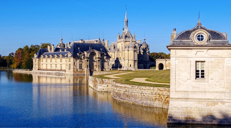 Top 10 travel destinations close to Paris | The Velvet Runway