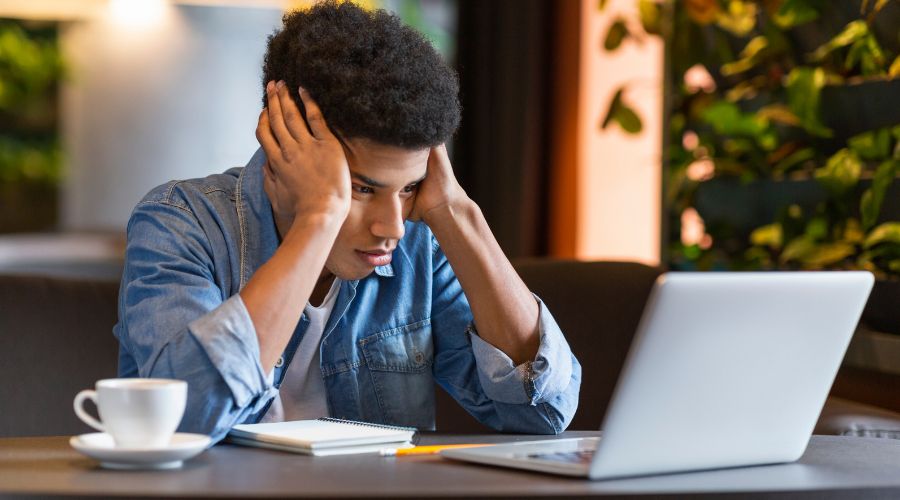 How to Prevent Common Tech Troubles While Traveling: A Guide to ...